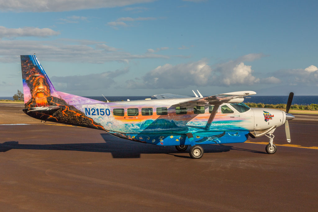 Plane vs. Helicopter in Hawaii Kona - Volcano Air Tours by Big Island Air